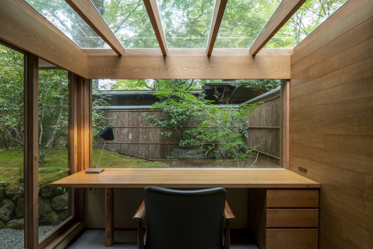 YINJISPACE - Koichi Futatshumata x Kamenoi Besso Room7